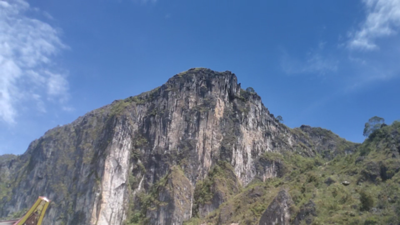 Buntu Sarira, Destinasi Wisata dengan Lautan Awan di Tana Toraja ...